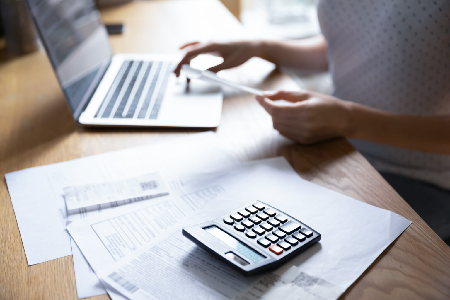 5 Smart money habits to keep your spending under control - Brigit Blog