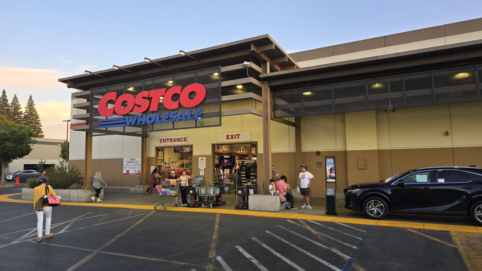 The Costco guys phenomenon: When bulk buying becomes entertainment ...